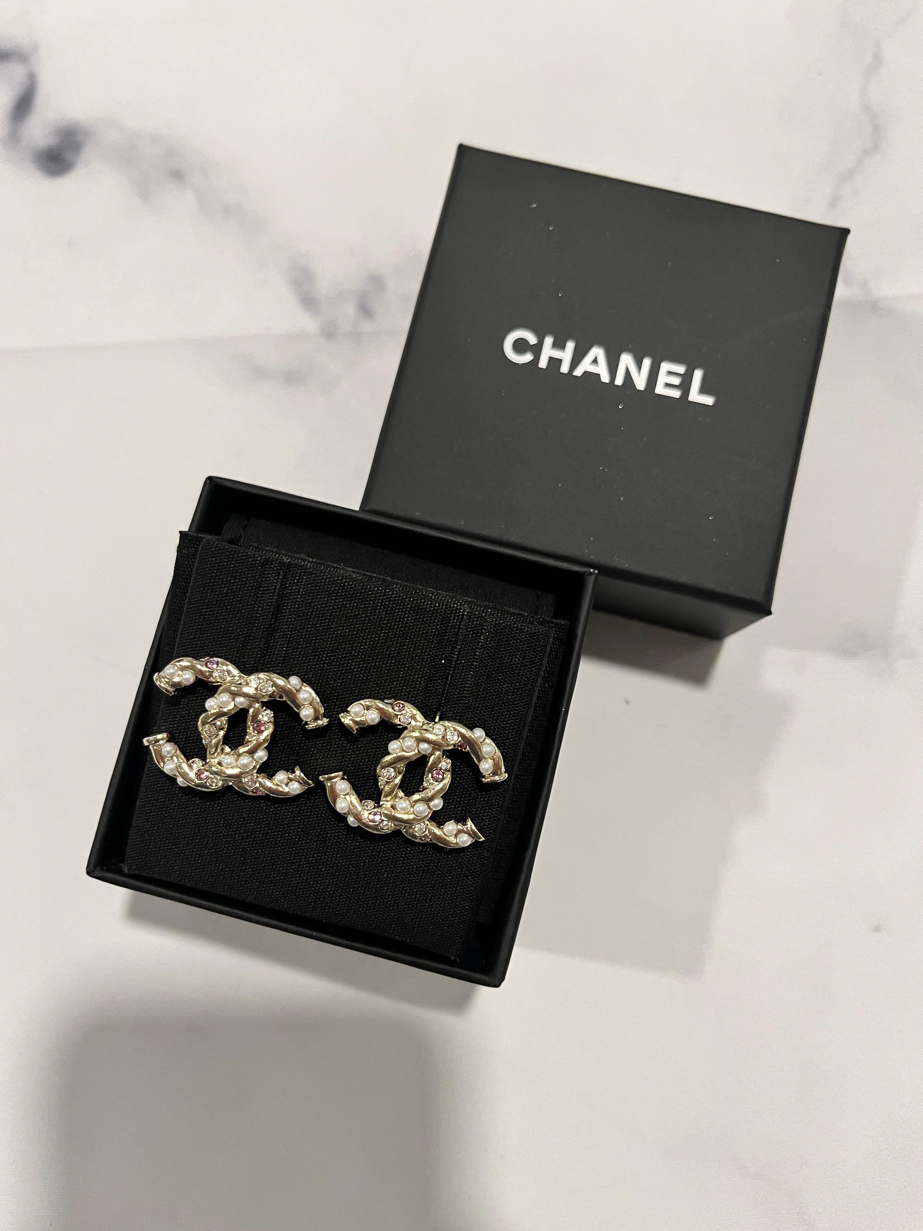 Chanel 23B CC Gold Tone Pearl Crystal Earrings – The Millionaires Closet
